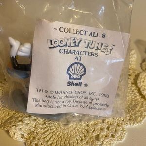 Warner Bros. | Other | Shell Looney Tunes Collector Figurines Sylvester ...